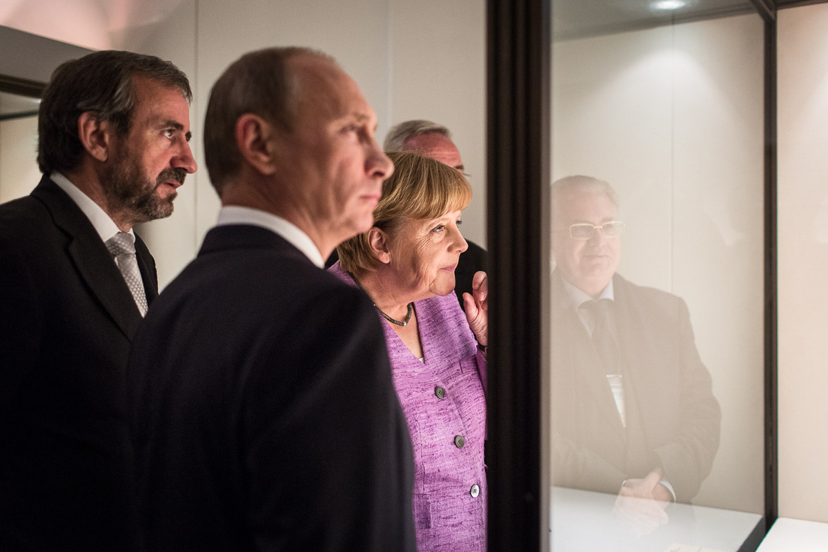 Then Angela Merkel and Vladimir Putin opened the German-Russian ...