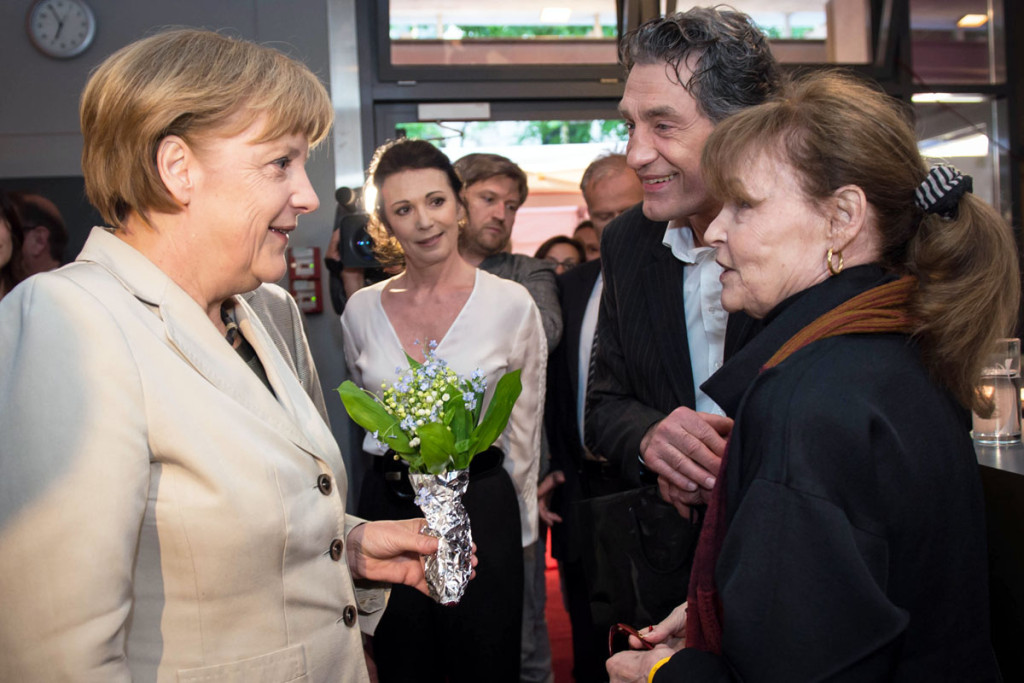 Angela Merkel met the two leading actors Winfried Glatzeder and ...