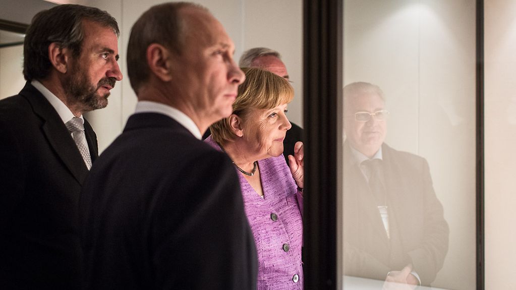 Then Angela Merkel and Vladimir Putin opened the German-Russian ...