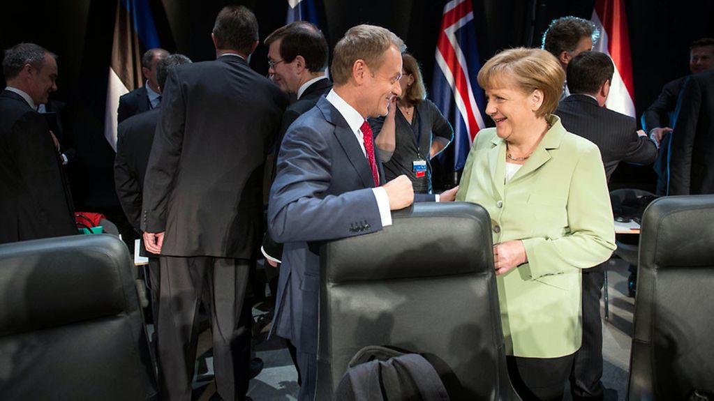 During the second working session, Angela Merkel takes the chance to ...